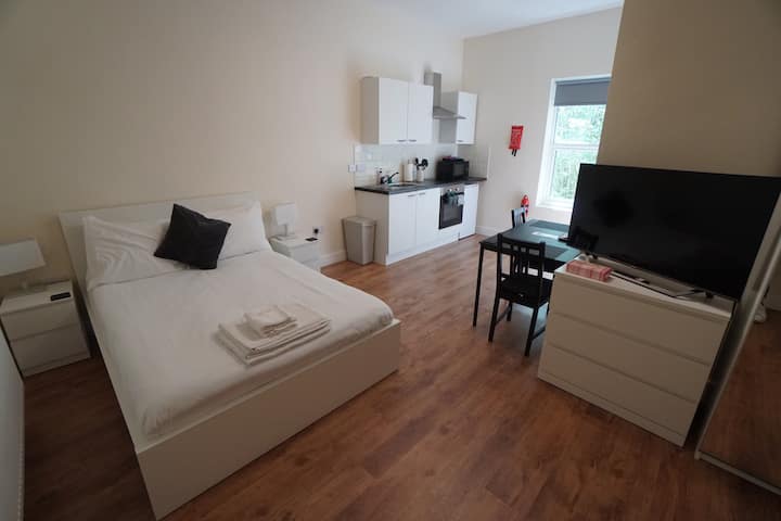 Very Spacious Modern City Centre - Derby