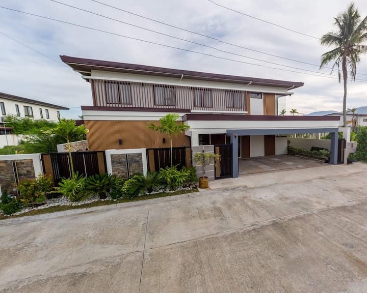 Vacation House W/ Jacuzzi At The Beachfront  Laiya - Laiya