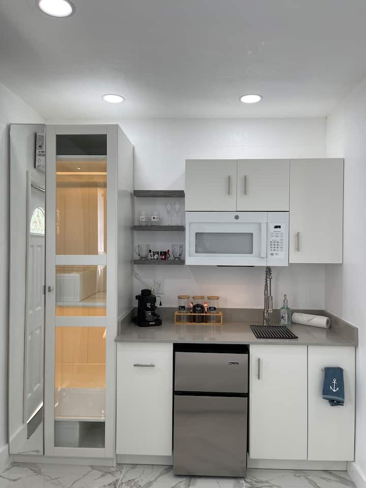 Lovely Private Studio - Pembroke Pines, FL