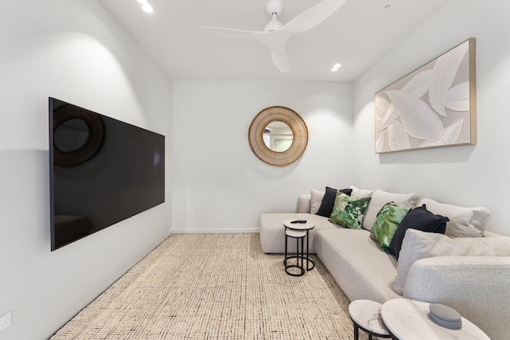 Luxurious 2br/2ba Apartment @ The Miles Residences - Coolangatta