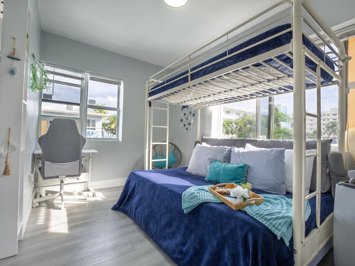 Beach #4 - Only A Few Steps To The Beach With Pool - Hollywood, FL