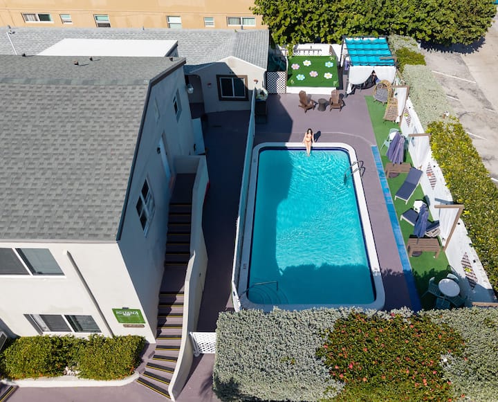 Beach #5 - Only A Few Steps To The Beach With Pool - Hollywood, FL