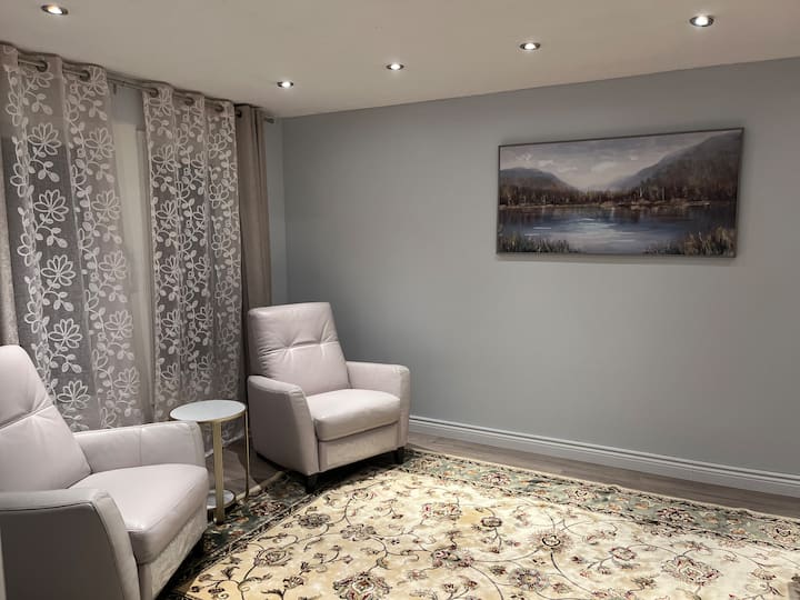 Spacious Two Floor House - Oakville