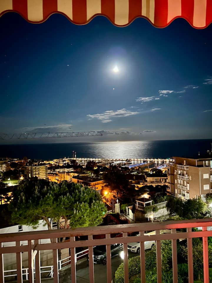 Oasi Sul Mare: Vista, Relax, Terrazzo E Charme - Сан-Pемо