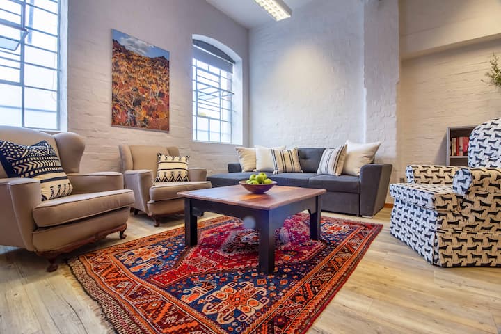 Spacious Haven With Rooftop Pool And Café - Cape Town