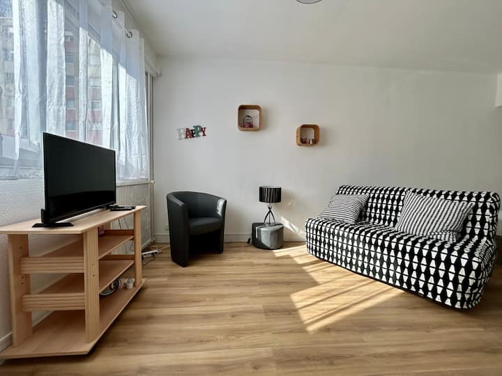 Grand Studio Pour 2 Personnes Avec Parking - Villeurbanne