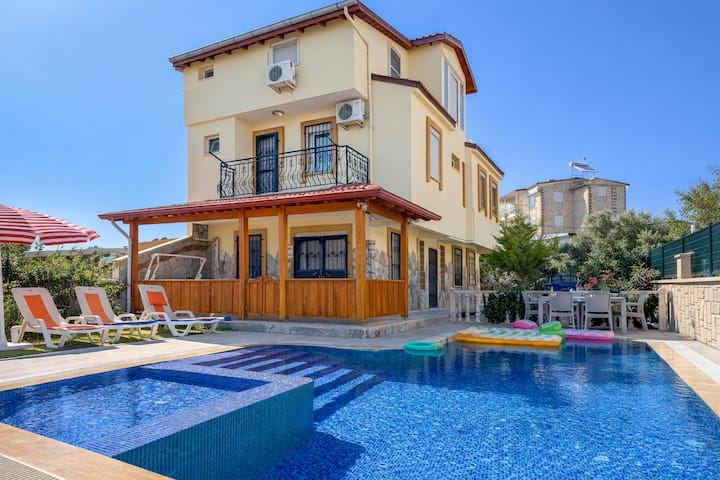Villa Avec Piscine Idéale Pour Les Enfants - Kuşadası
