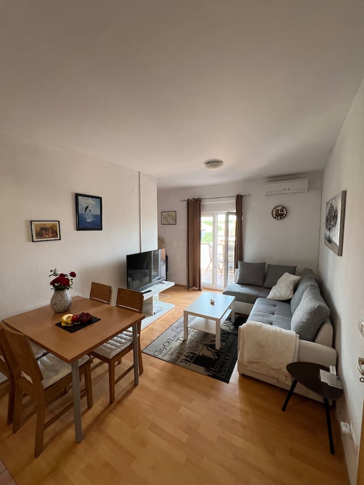 Prostrani Dvosoban Stan Blizu Plaže Soline - Biograd na Moru