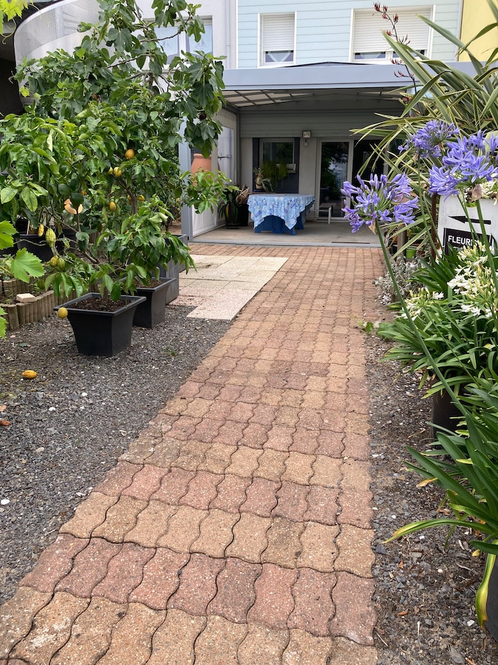 Roses Des Sable
Tout Proche De La Mer Au Calme - Jullouville