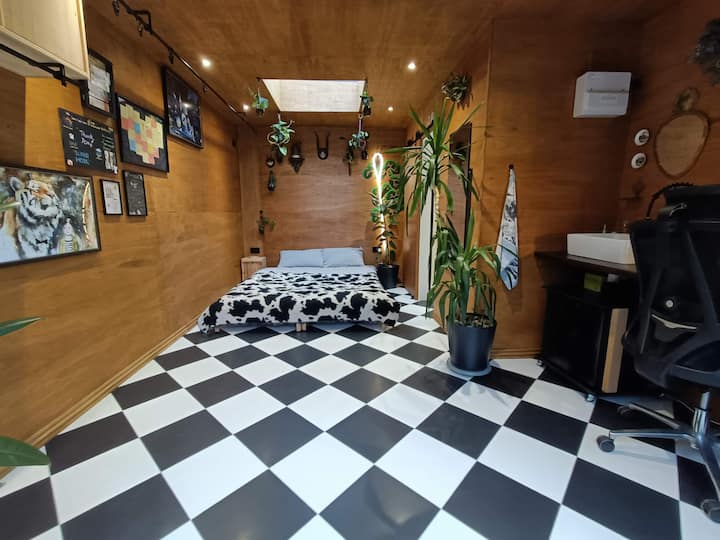 Spacious Cabin London Canary Wharf Free Parking -