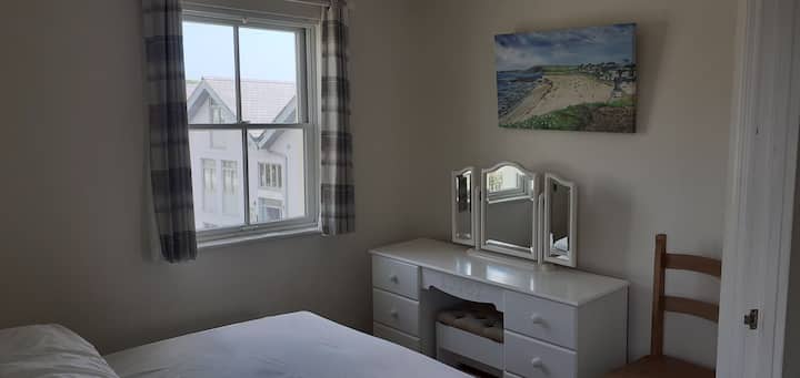Cosy Beachside Apartment - Falmouth