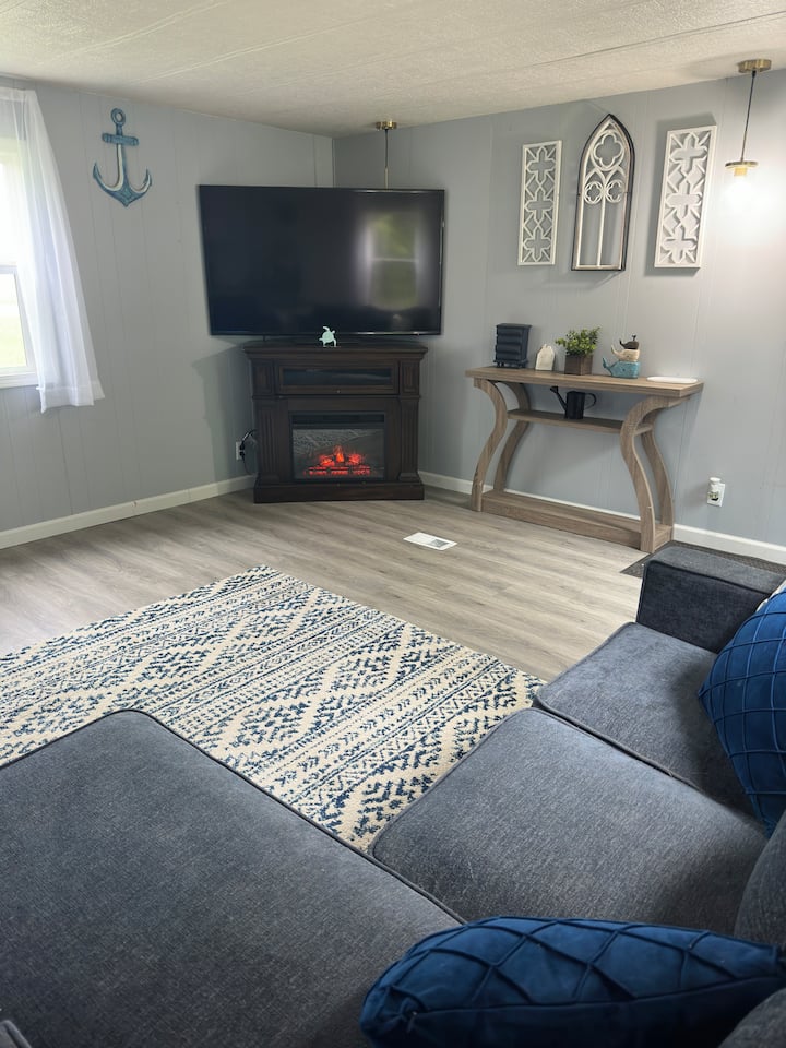Cozy Loon Lake Cottage - Carson City, MI
