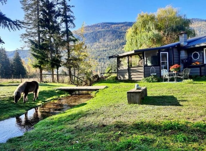 Farm Sanctuary Creekside Suite - Enderby