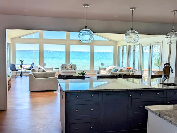 Mullett Adventure - Sleeps 14 - Mullett Lake, MI