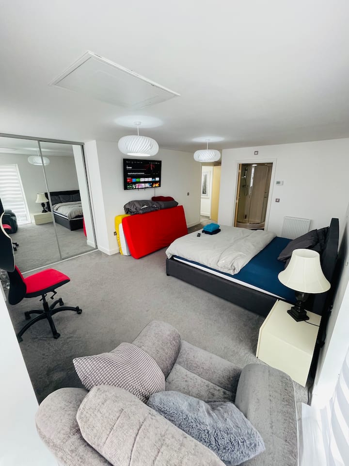 Large Room And On-suite Beswick Manchester - 