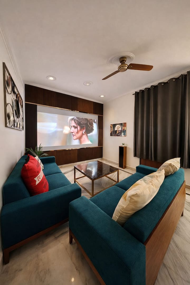 29. 2bhk, Economical, Pvt. Theatre Screen Homestay - Gurugram