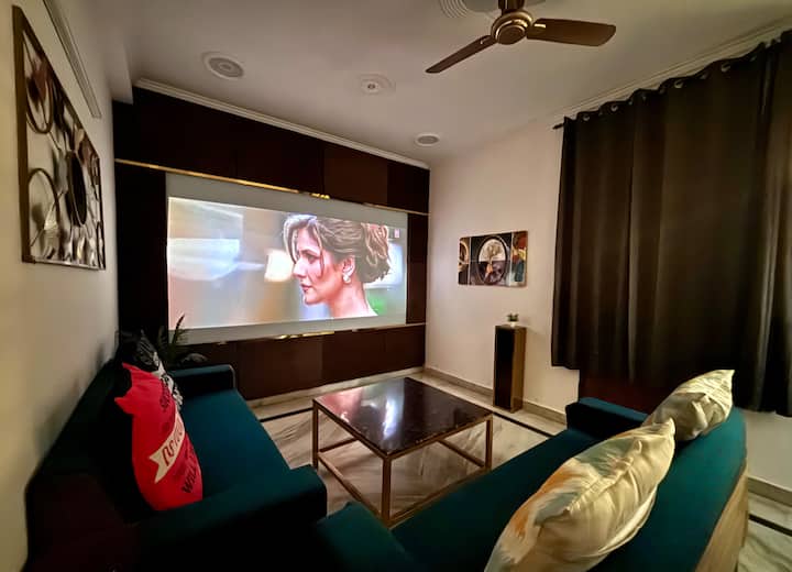 29. 2bhk, Economical, Pvt. Theatre Screen Homestay - Gurugram