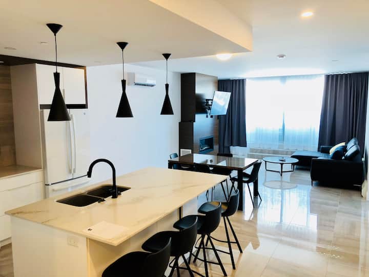 Superbe Loft 2 Chambres Avec Foyer Et Balcon - Val-d'Or