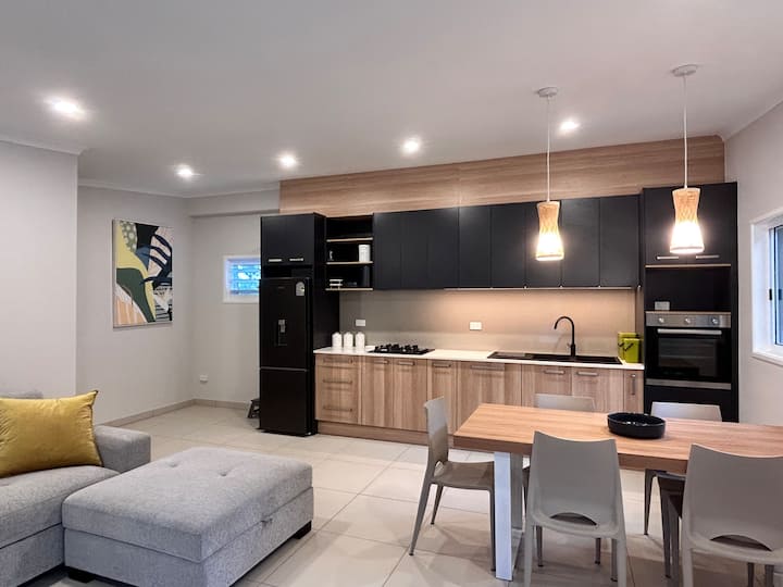 The Surf House Upstairs - New With Aircon - Port Vila