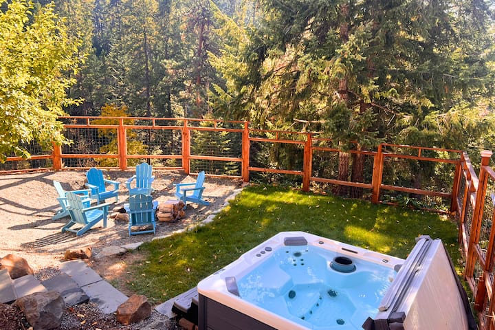 Lakeview Family Retreat | Hot Tub + Firepit - Hayden Lake, ID