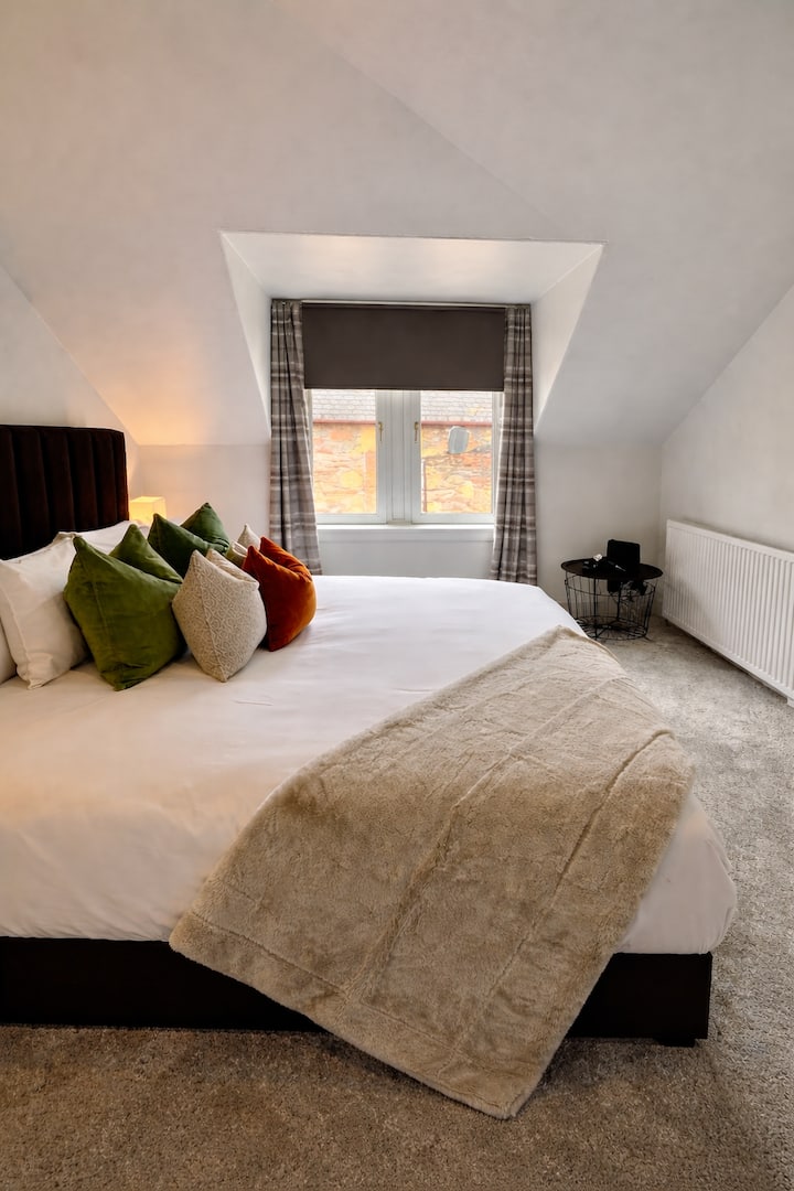 Haugh Hideaway: Superk Bed • City Centre • Parking - Inverness