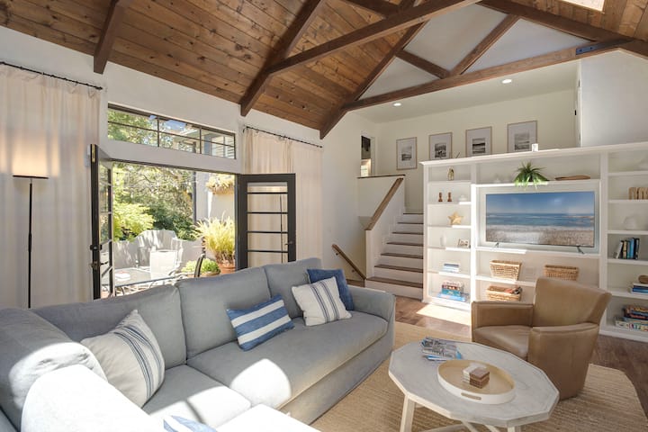 3937 Trailside Retreat - Stunning Remodeled Gem - Carmel-by-the-Sea, CA