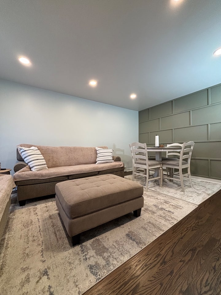 Entire House + Backyard - 3 Bed Modern Home - Chicago, IL