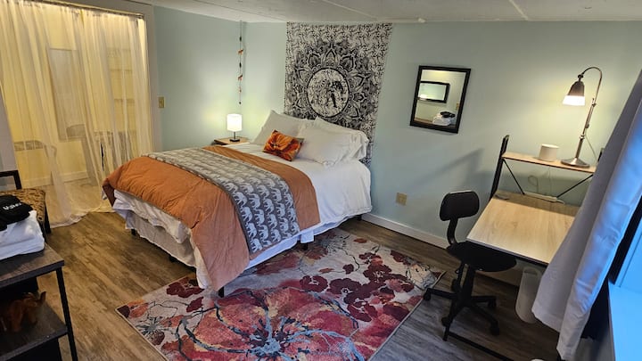 Cozy Basement Apartment - Northampton, MA