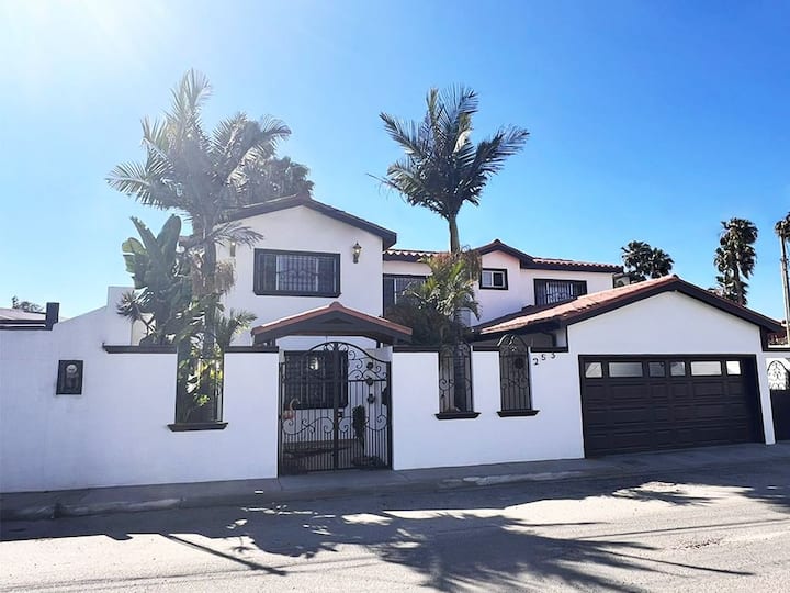 Espaciosa Y Comoda Casa A 5 Min Del Centro - Ensenada