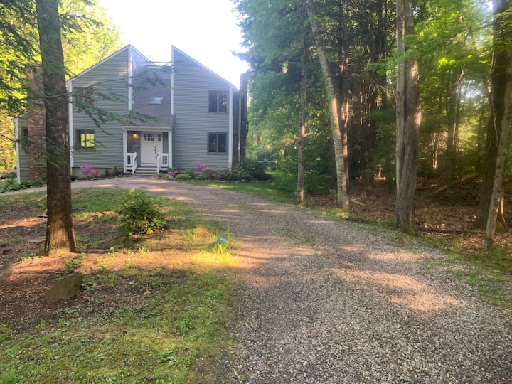 The Mid-century Modern House - Barkhamsted Reservoir, CT