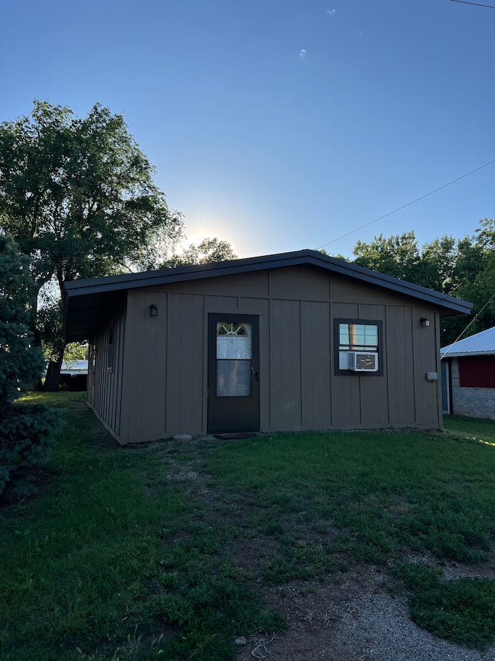 Cozy Bungalow - Fort Supply Lake, OK