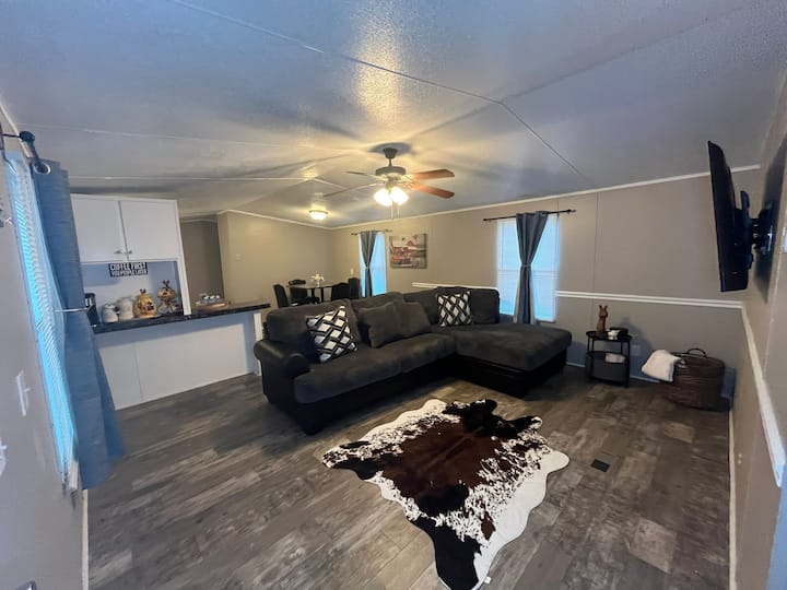 Ranch Themed Cozy Home - Peachtree City, GA