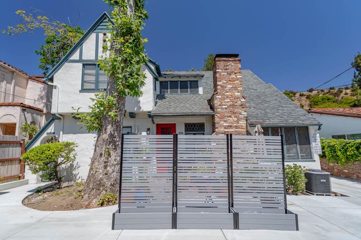 Sweet + Modern In Upper Beachwood
Canyon - Hollywood, CA