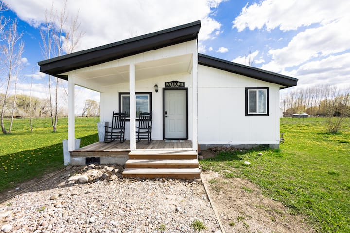 Central To Idaho Falls, Jackson, And Yellowstone - Yellowstone Bear World, Rexburg