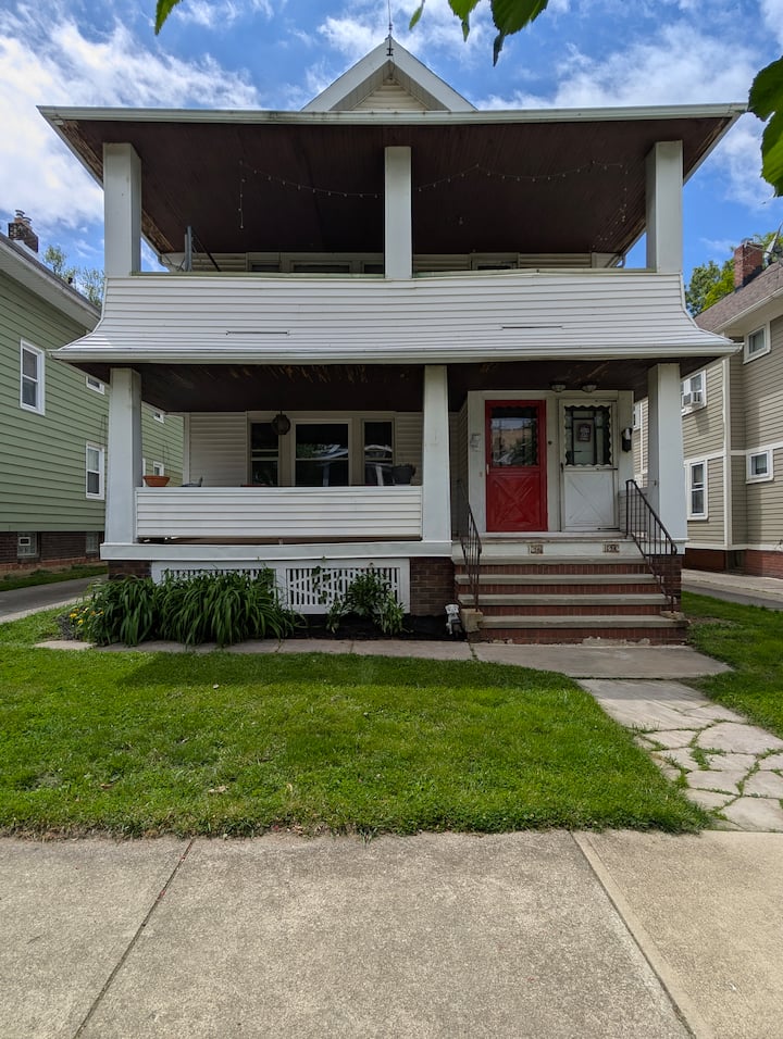 Two Bedroom Downstairs Unit In Lakewood - Cleveland