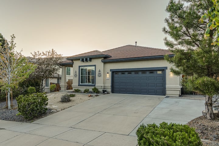 3br 2ba, Mtn View, Relaxing Yard - Reno
