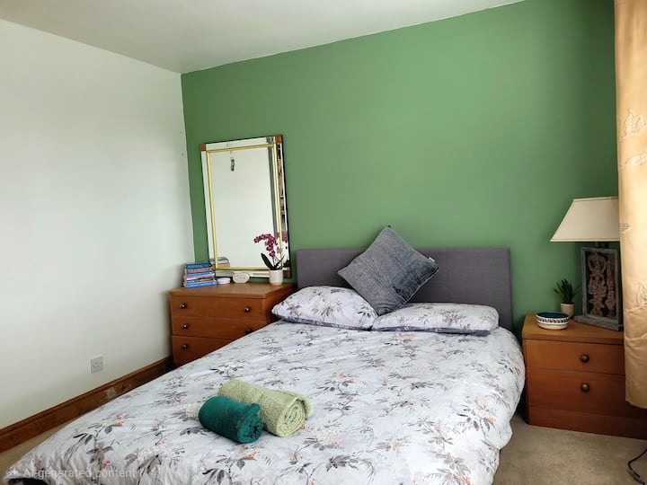 Double, Own Lounge & Large Bathroom - Crowborough