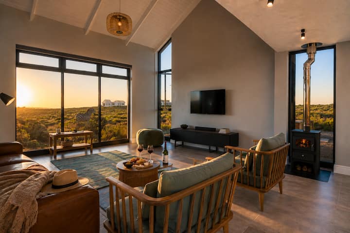 Spacious Coastal Home | Sleeps 8 | Hot Tub & Braai - De Kelders
