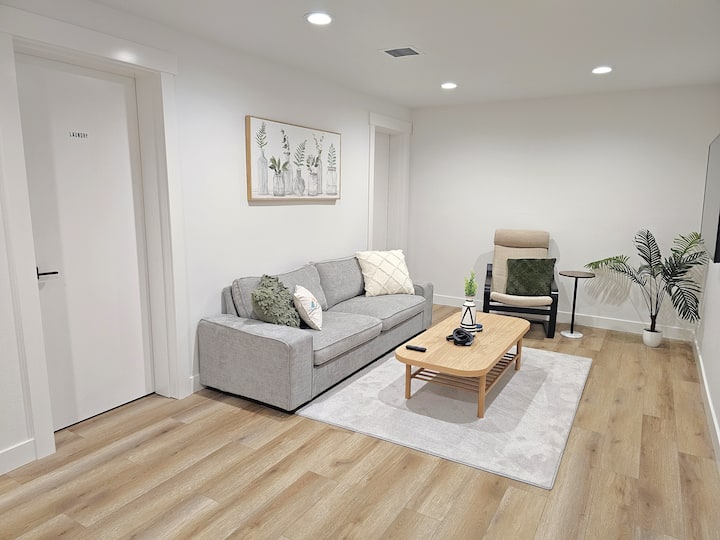 Comfort Room #4 With Shared Bath - Tacoma, WA