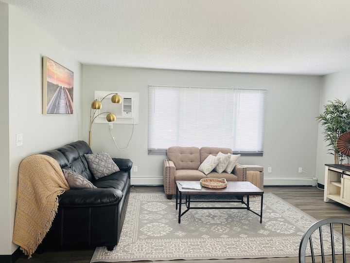 Cozy Family Retreat | Conveniently Located- Duplex - Fargo, ND