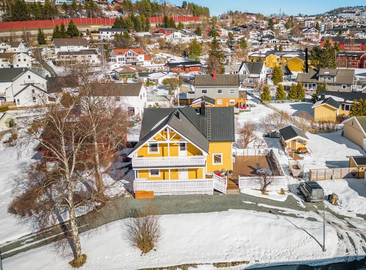 Huge House With Big Terrace

(Ski Vm 2025) - Trondheim