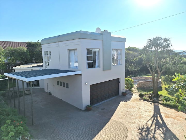 Sea Breeze 4 Bed Seaview House - Port Alfred