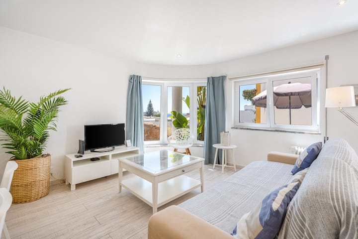 Beach Retreat Steps From The Ocean - Praia da Luz