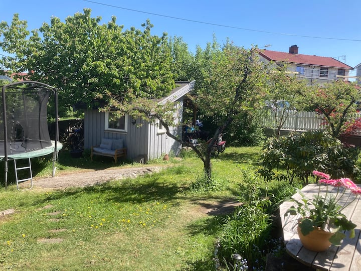 Koselig Og Familievennlig Med Stor Idyllisk Hage - Oslo