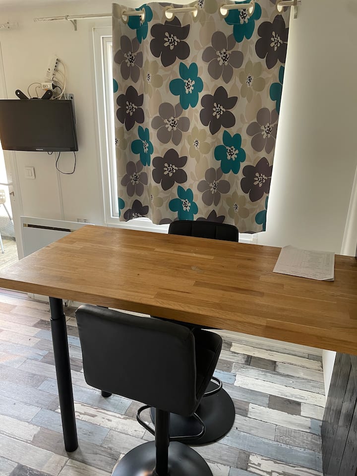 Studio 1 Chambre Lit 140/200 Avec Tv, Cuisine,sdb - Saint-Vulbas