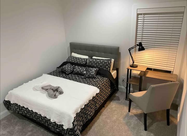 1f Sunny Rm_privtbath_garagepark'g_hwy65_franklin - Franklin, TN