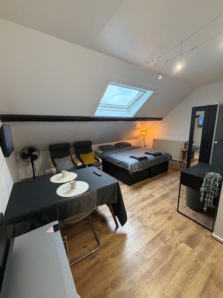 (29-05)studio Bien Situé - Dour