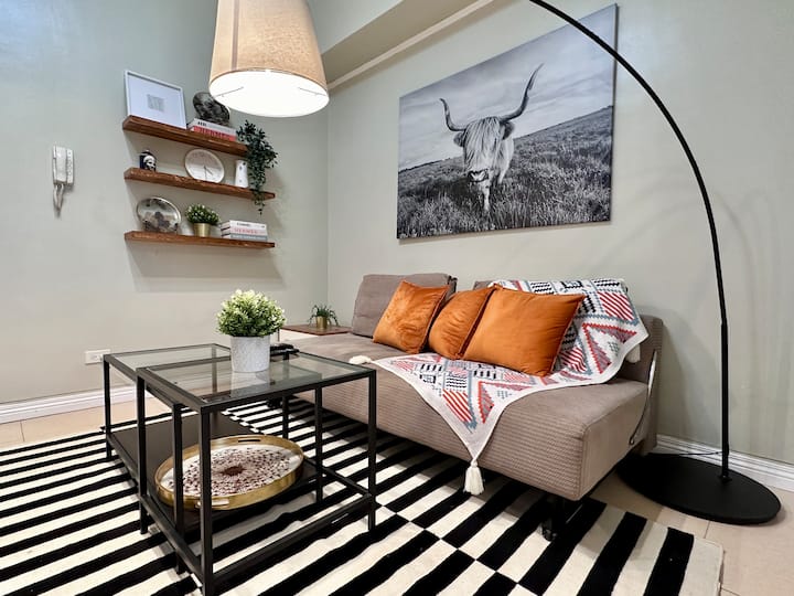 1br Classy, Infinity Tower, Bgc • Perfect For Wfh - Taguig