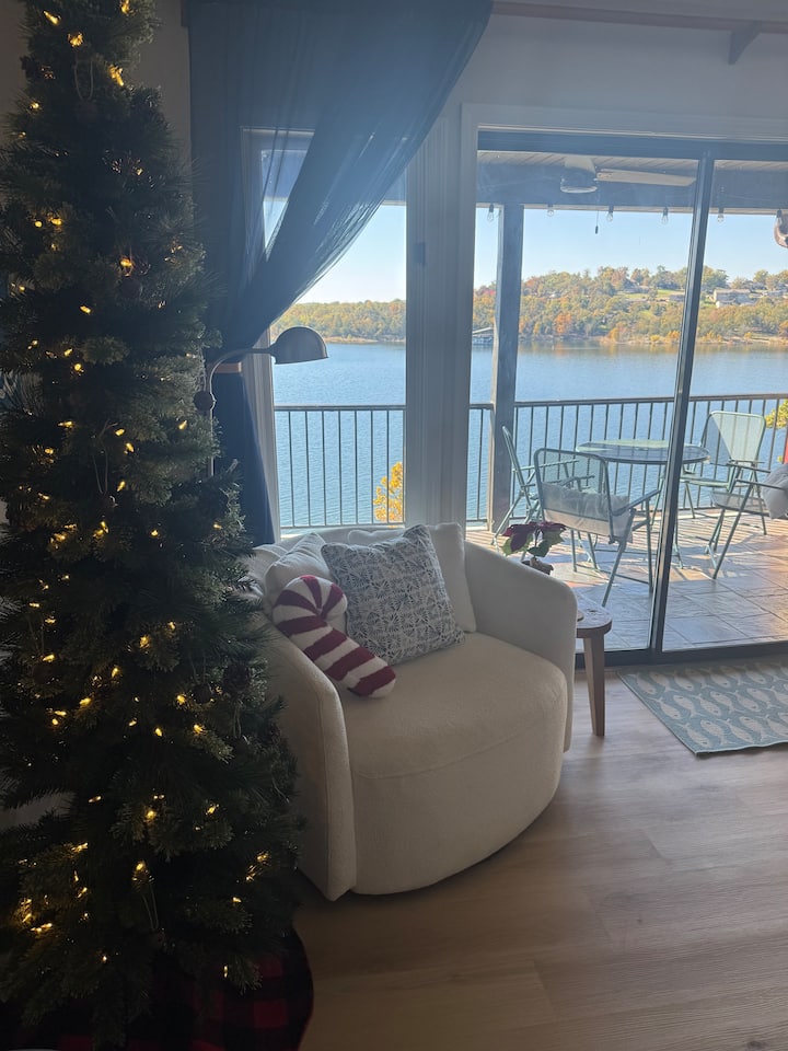 Water Front View At Table Rock Lake New Renovation - Kimberling City, MO