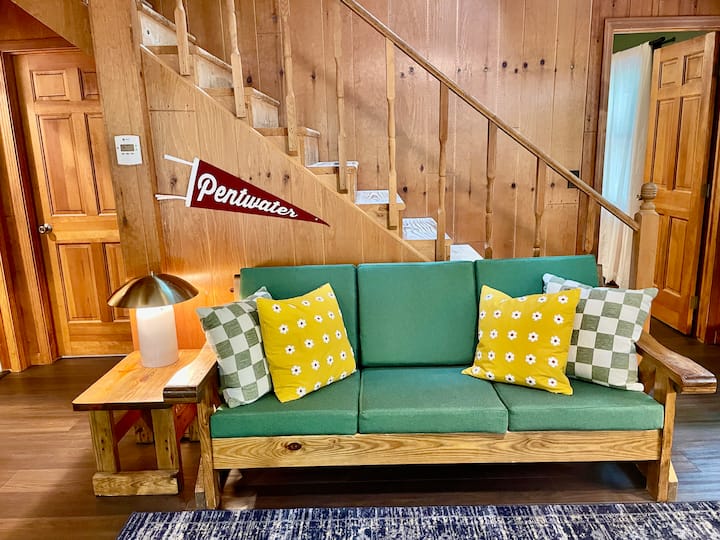 Peaceful Woodland Cabin Near Ludington & Pentwater - Pentwater, MI